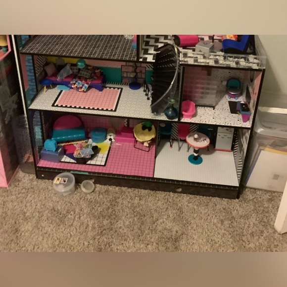 L.O.L. Surprise! | Toys | This Is The Lol Suprise Doll House It Has 7 ...